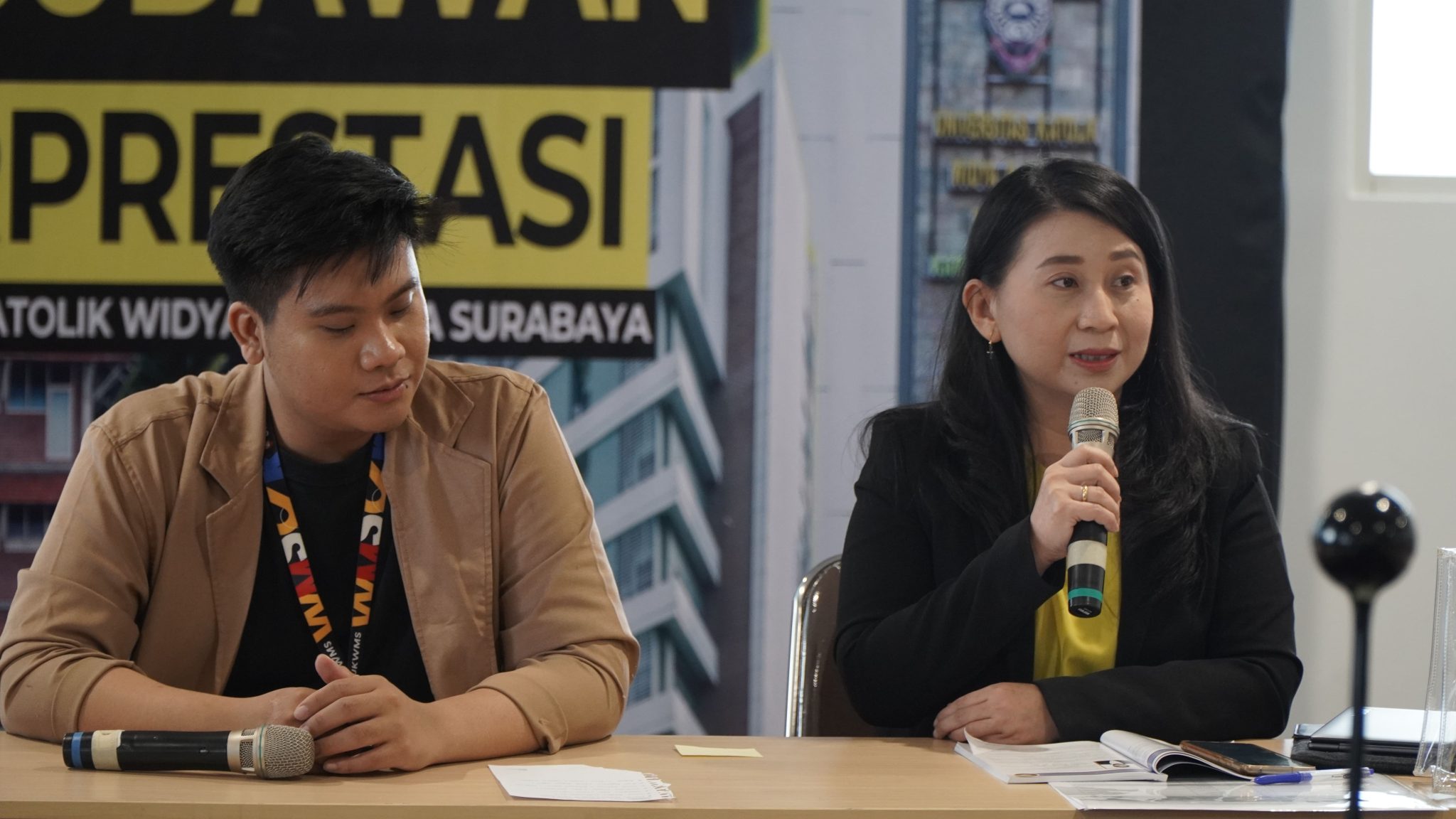 Wisudawan Unggul Semester Gasal 2023/2024 Banggakan UKWMS - UKWMS